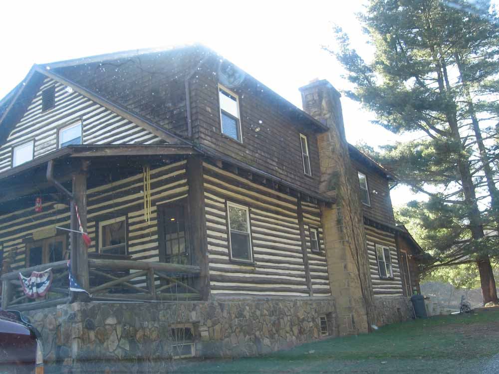 Locations Hub - LAKE RILEY - Lake & House [GILLOOLY]