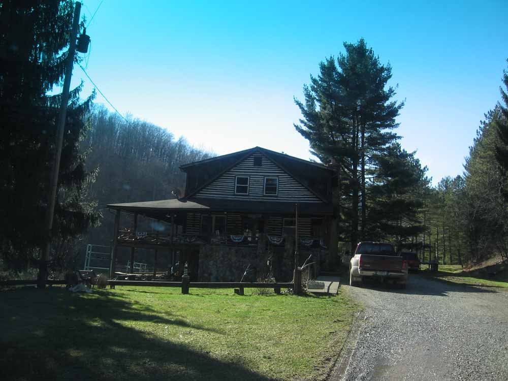 Locations Hub - LAKE RILEY - Lake & House [GILLOOLY]