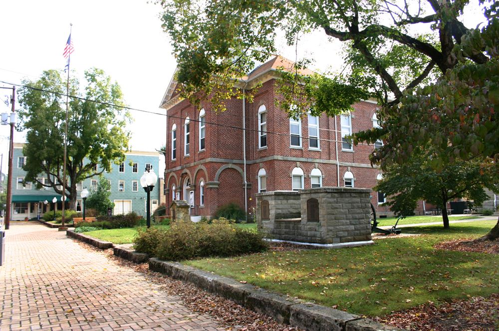 Locations Hub - Braxton County Courthouse