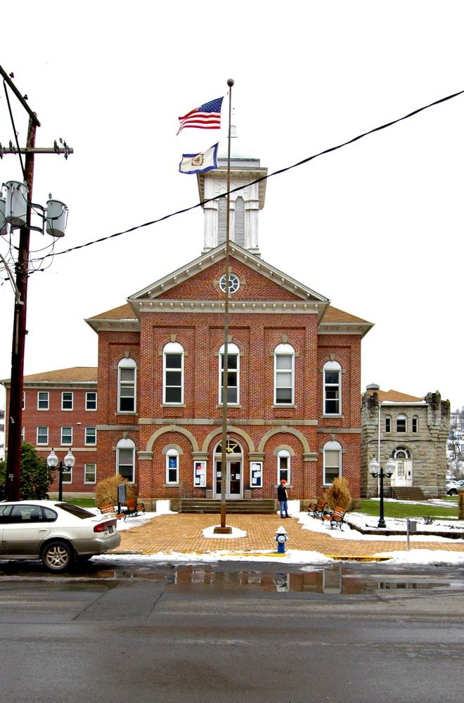 Locations Hub - Braxton County Courthouse